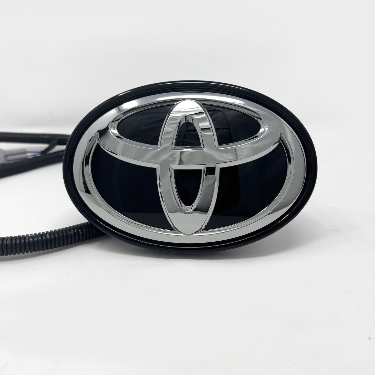 Illuminated Toyota Emblem for 2025+ 4Runner Grille – Rave Off Road