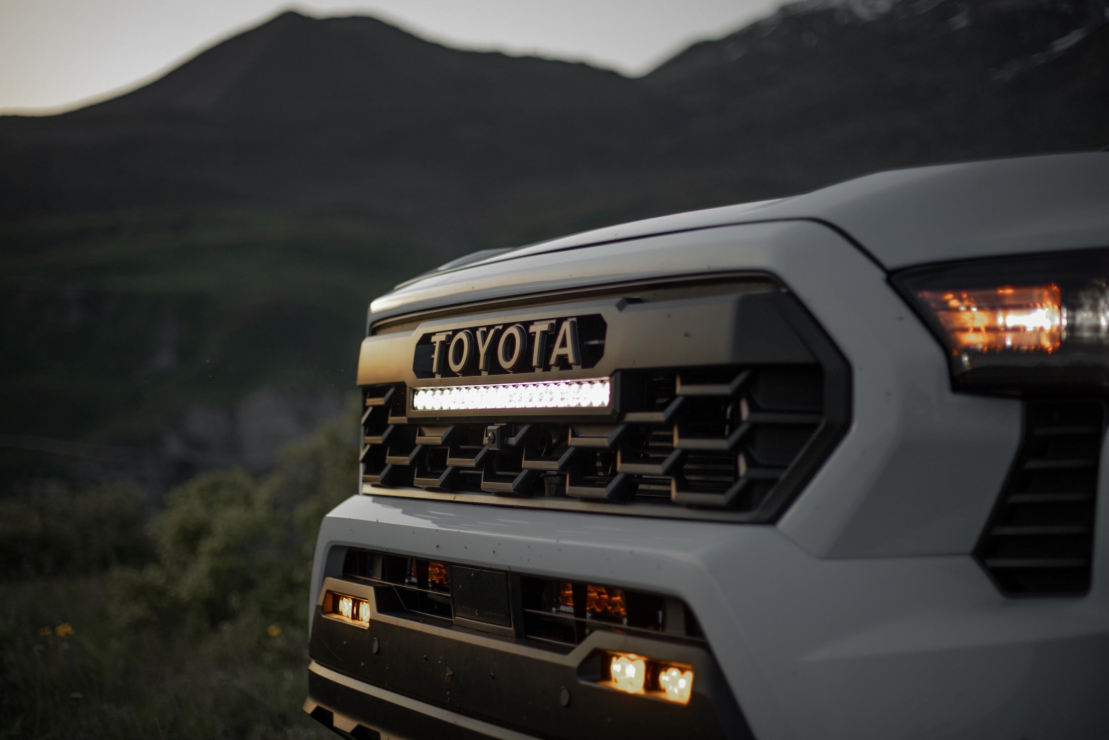 TRD Pro / Trailhunter Complete Grille Kit for 2024+ Tacoma – Rave Off Road